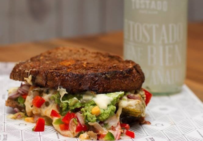 Tostado Café Club, reivindicando el clásico sándwich porteño