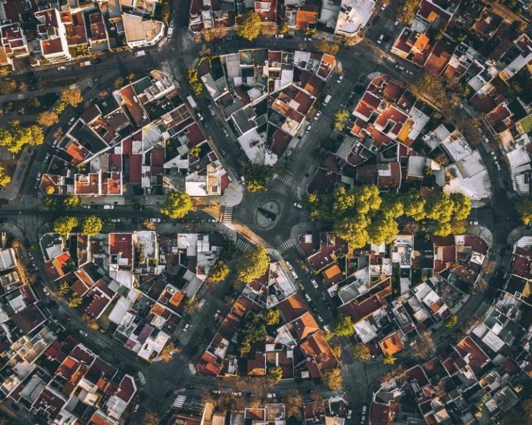 Parque Chas, el barrio porteño con forma de laberinto